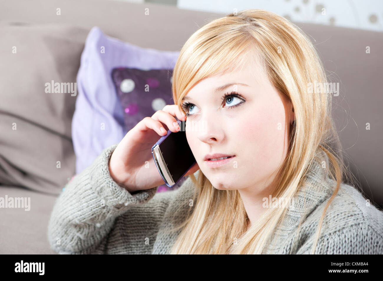 Young woman phoned Stock Photo - Alamy