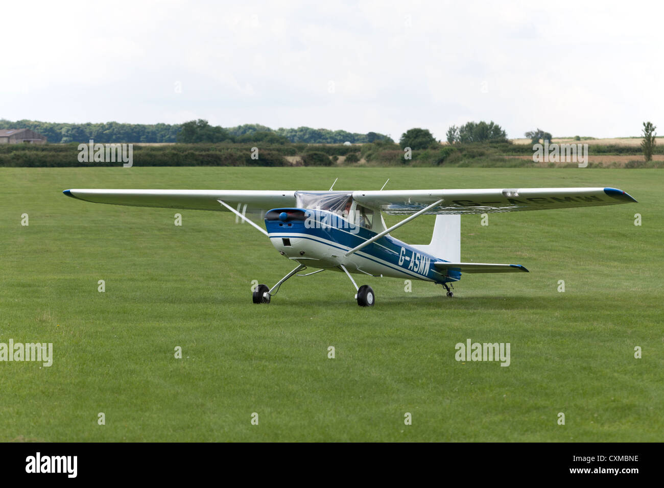 Cessna 150D G-ASMW taxiing at Netherthorpe Airfield Stock Photo - Alamy