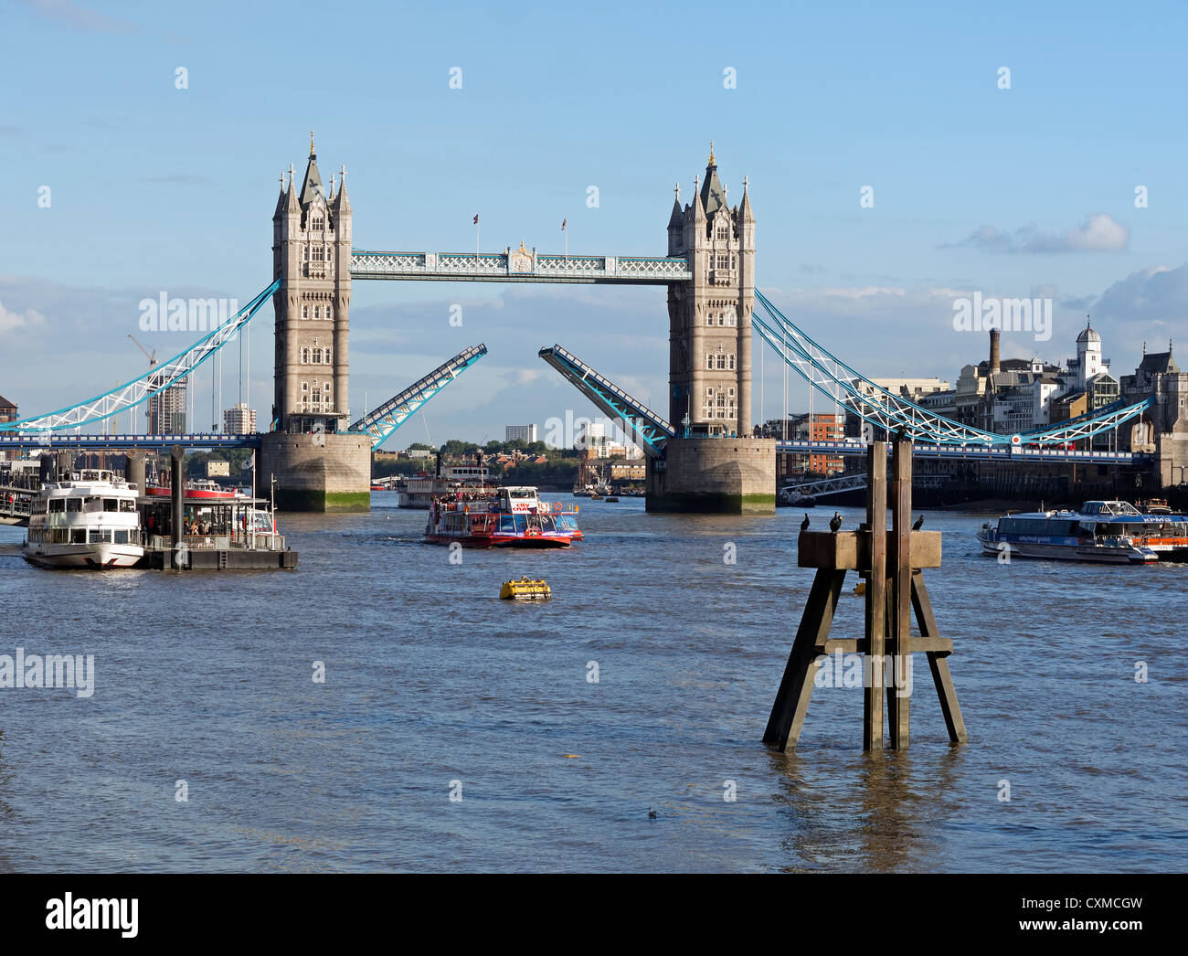 Open london river hi-res stock photography and images - Alamy