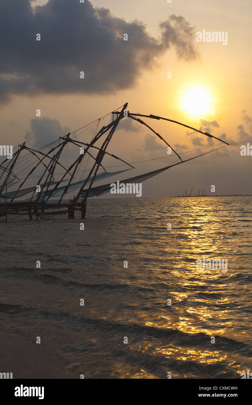 Kochi chinese fishnets on sunset. Fort Cochin, Kochi, Kerala, India ...