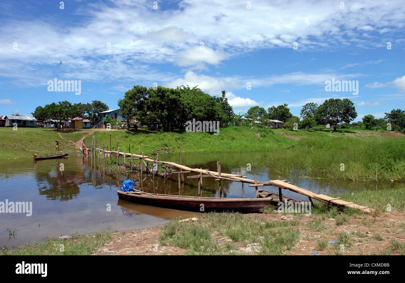 Amazon river margin native community scenary Stock Photo - Alamy