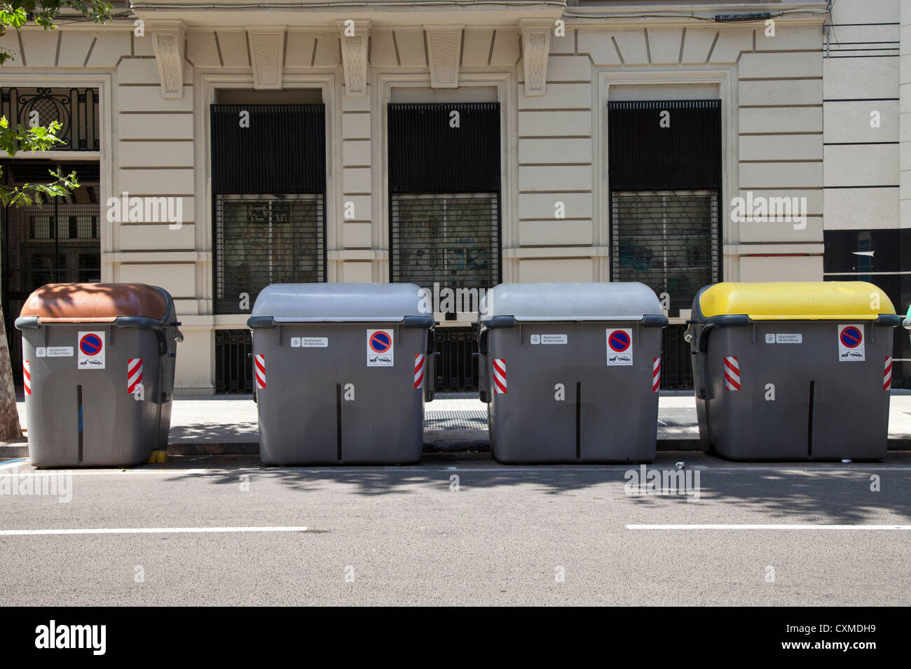 Dustbins on roadside hi-res stock photography and images - Alamy