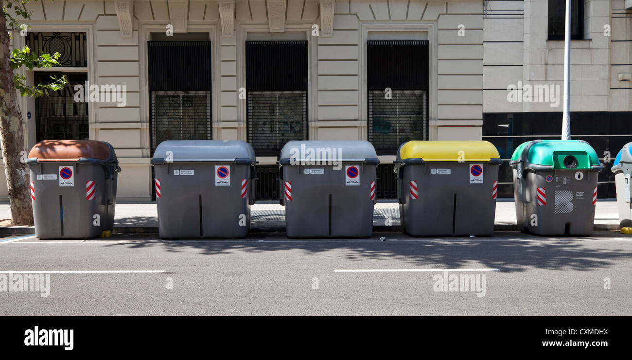 Barcelona garbage hi-res stock photography and images - Alamy
