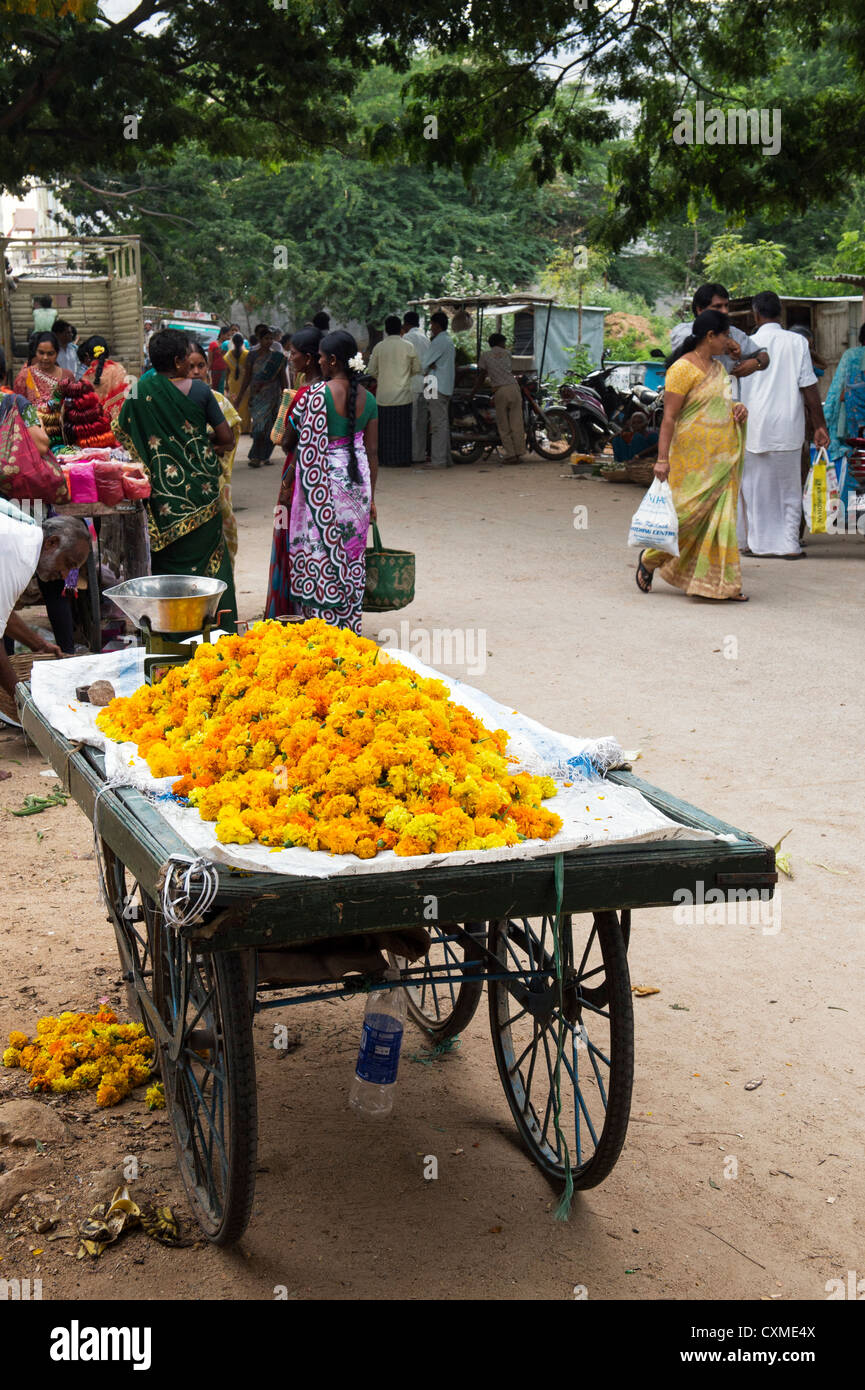 Indian flowers market hi-res stock photography and images - Alamy