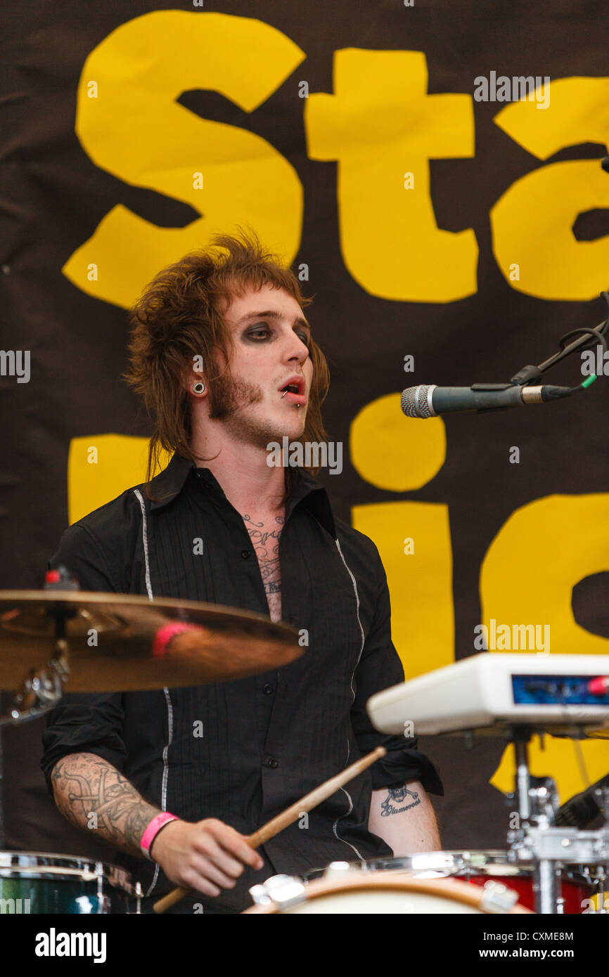 Fangs appearing on Stage Right at the Eden Sessions at The Eden Project ...