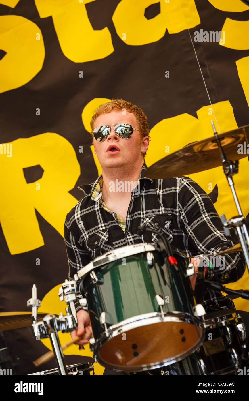 Dan Steer and band on Stage Right at the Eden Sessions at The Eden ...