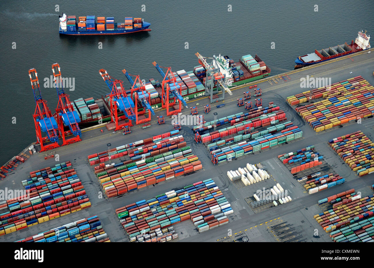 Containerschiff hi-res stock photography and images - Alamy