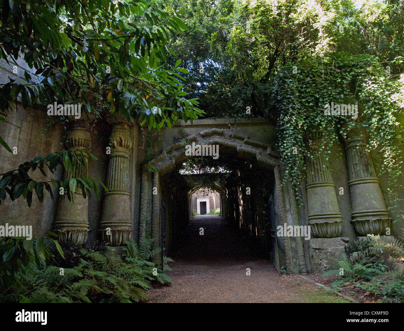 Highgate Cemetery West in London Stock Photo - Alamy