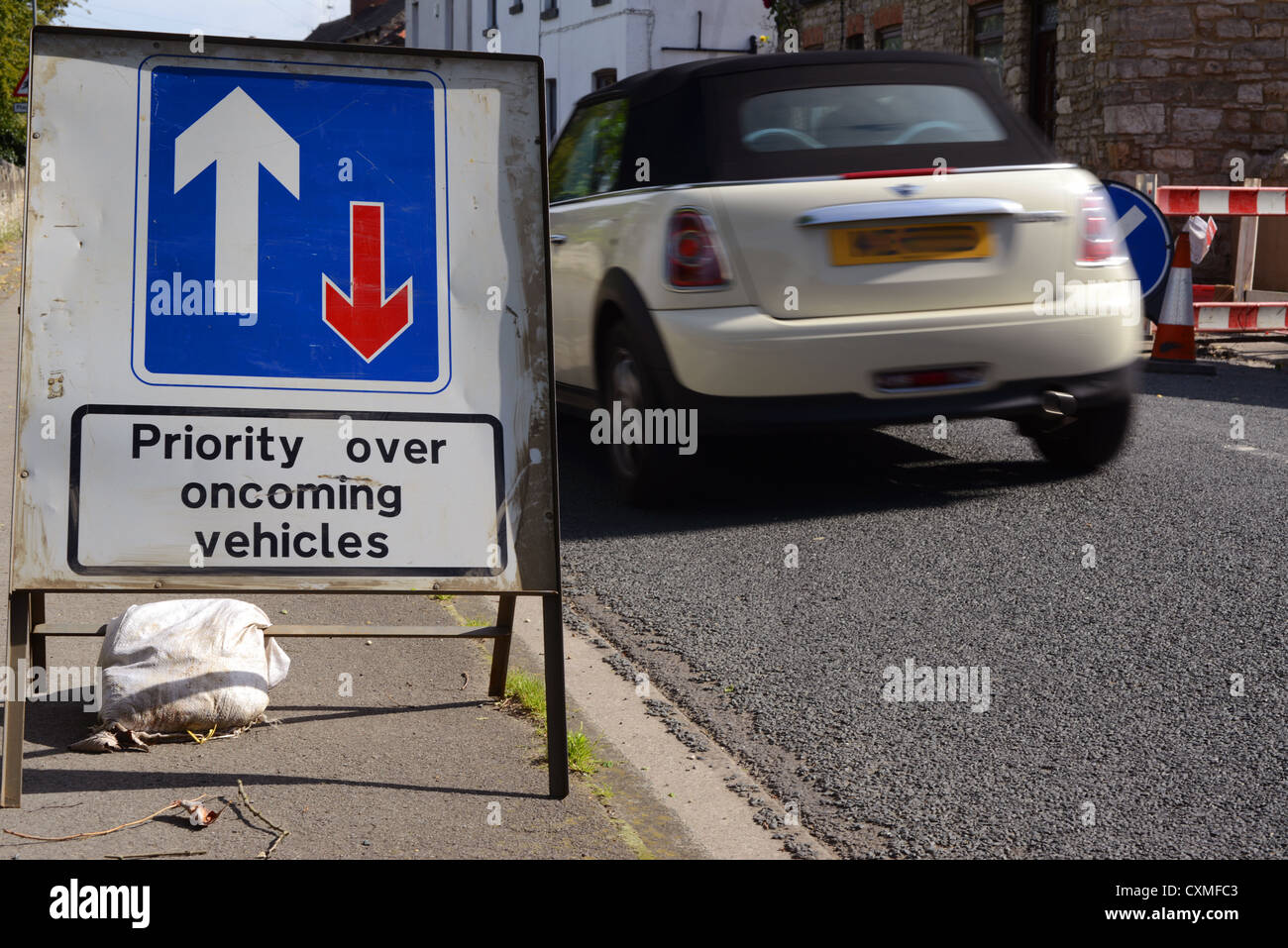 Priority over oncoming traffic sign hi-res stock photography and images ...