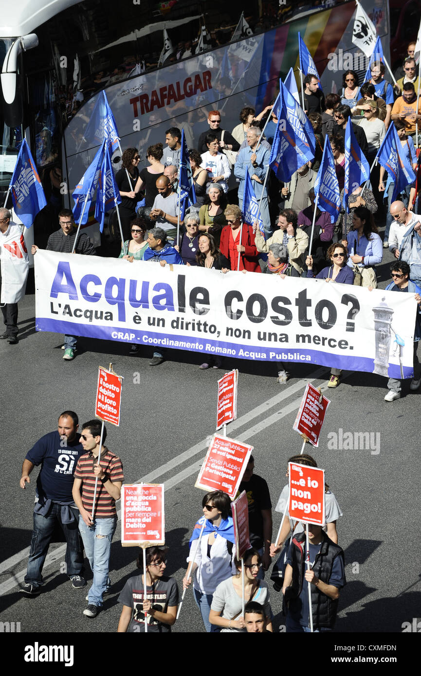 Protest in Rome against the mayor of the city Stock Photo - Alamy