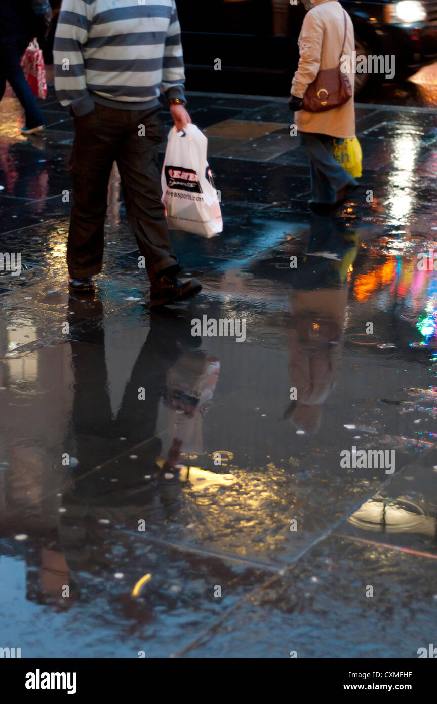 Shopping in the rain hi-res stock photography and images - Alamy