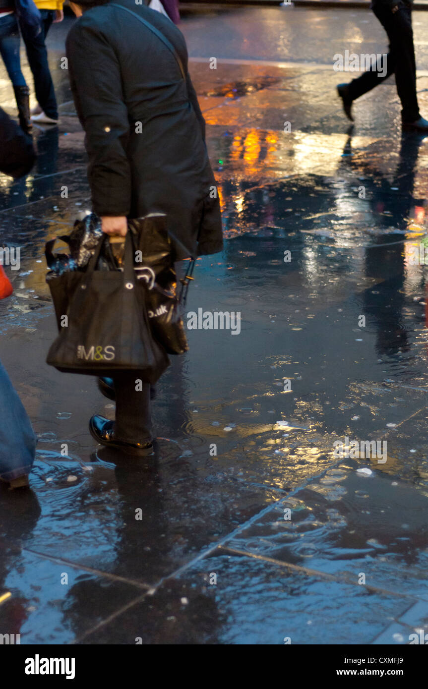 Shopping in the rain hi-res stock photography and images - Alamy