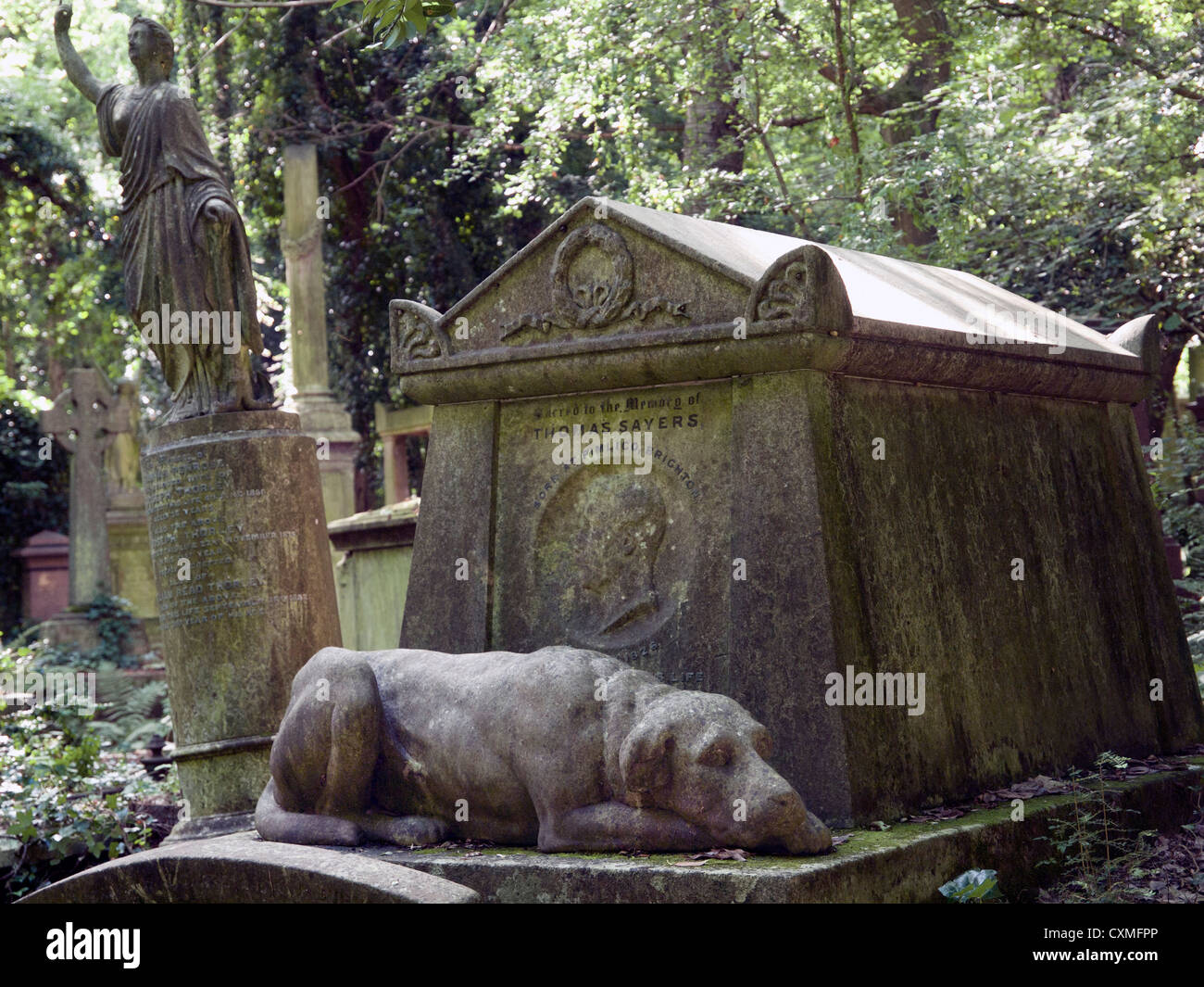 Highgate Cemetery West in London Stock Photo - Alamy