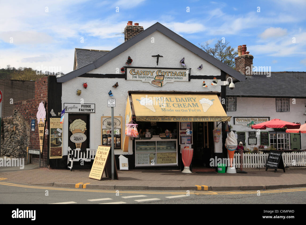 Ice cream shop llangollen wales hi-res stock photography and images - Alamy