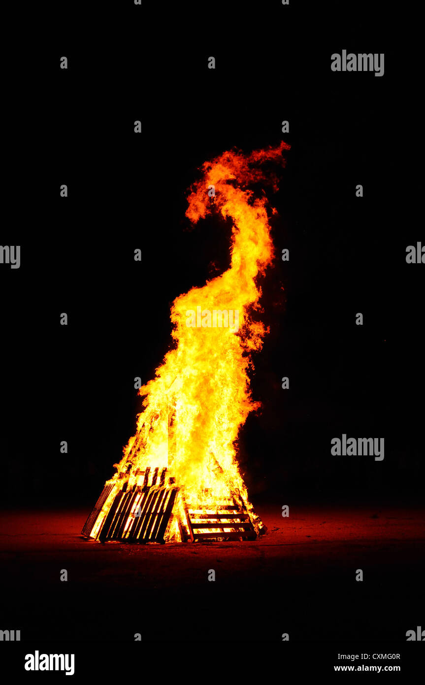 Flame bonfire hi-res stock photography and images - Alamy