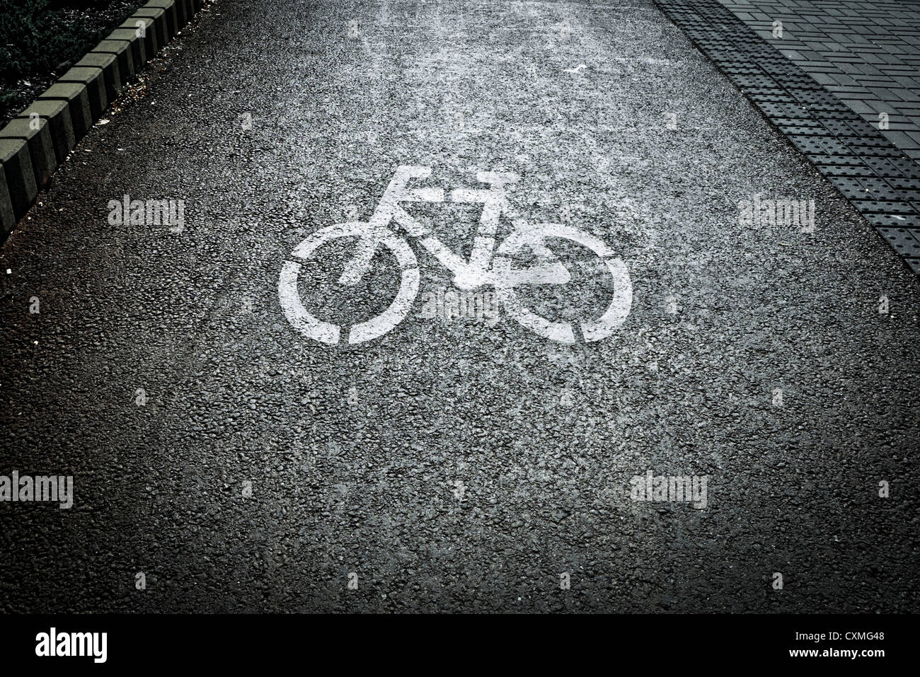 bicycle sign on a cycling lane Stock Photo - Alamy