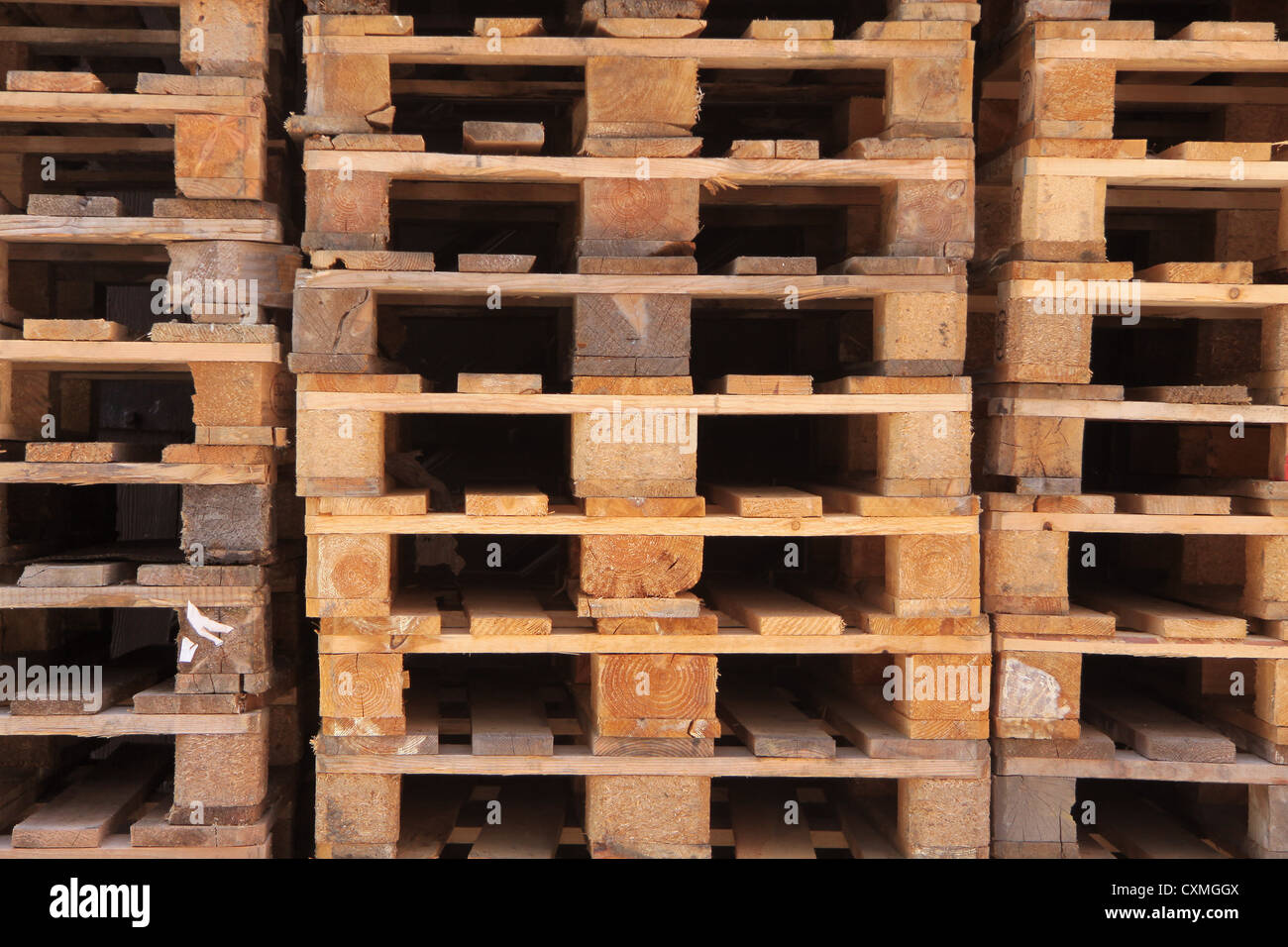 Euro pallets hi-res stock photography and images - Alamy