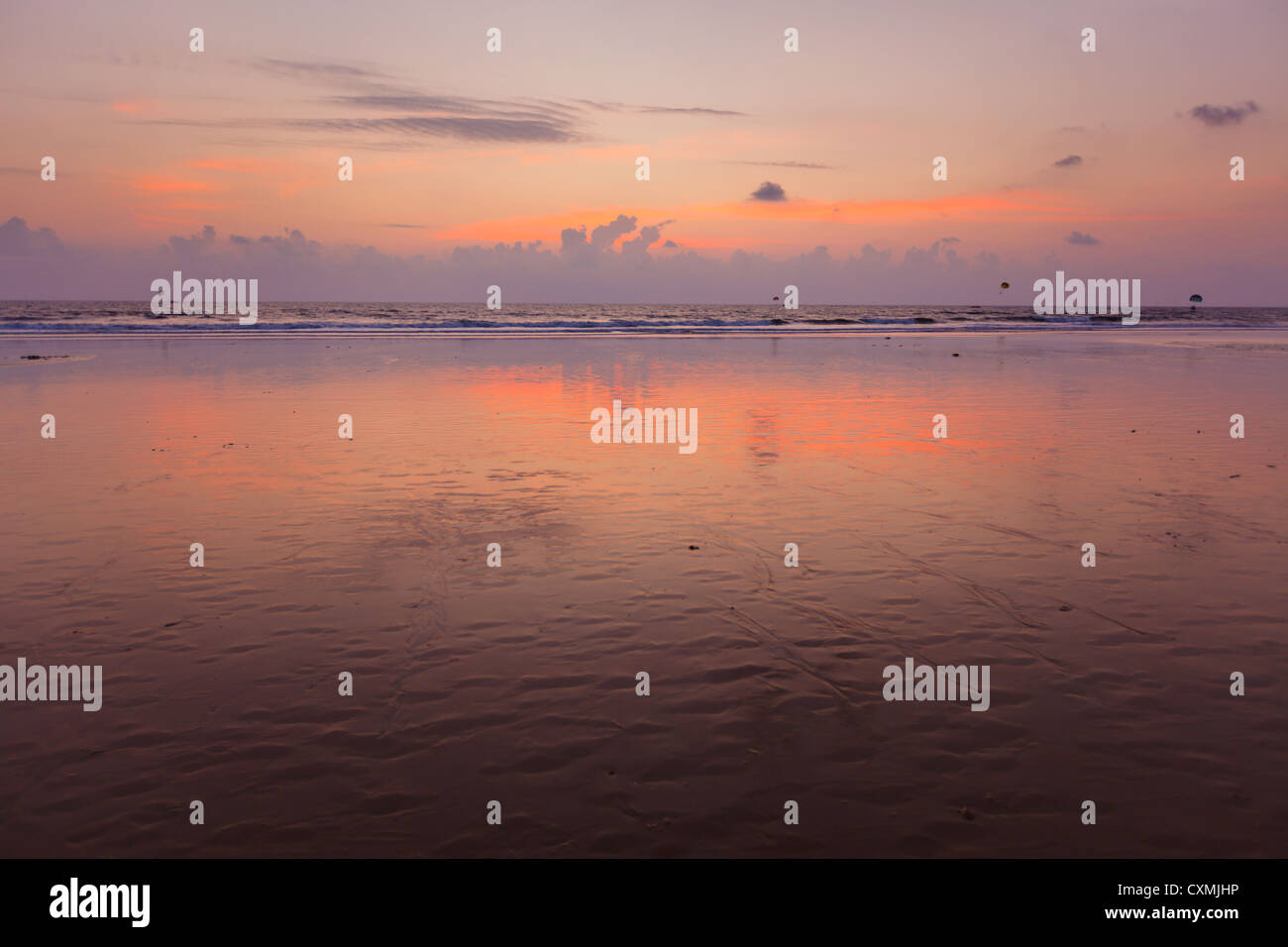 Water sky cloud scene goa india hi-res stock photography and images - Alamy