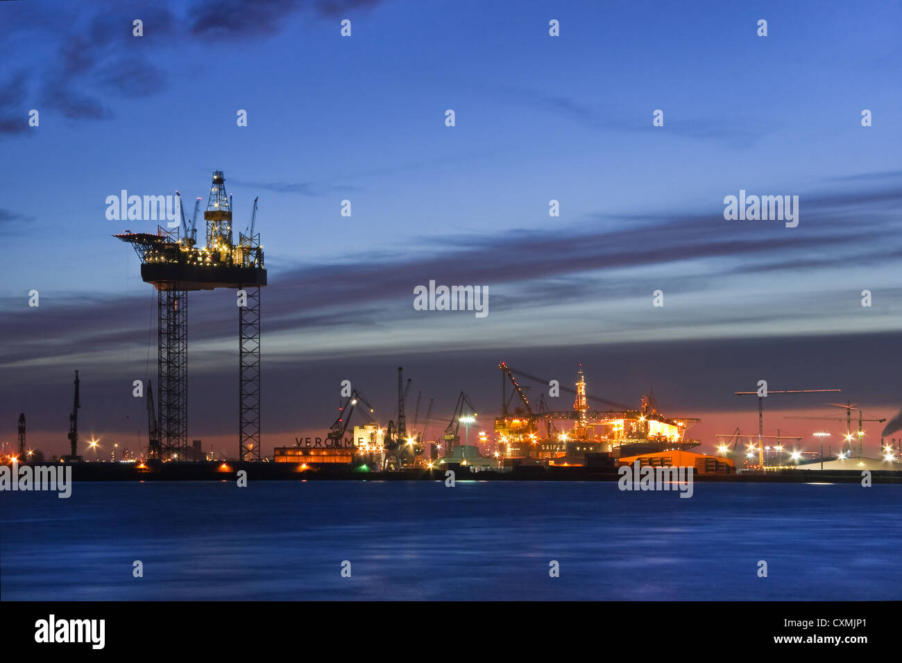 Oil rig Rowan Gorilla VII at Ship- and offshore yard Keppel Verolme ...