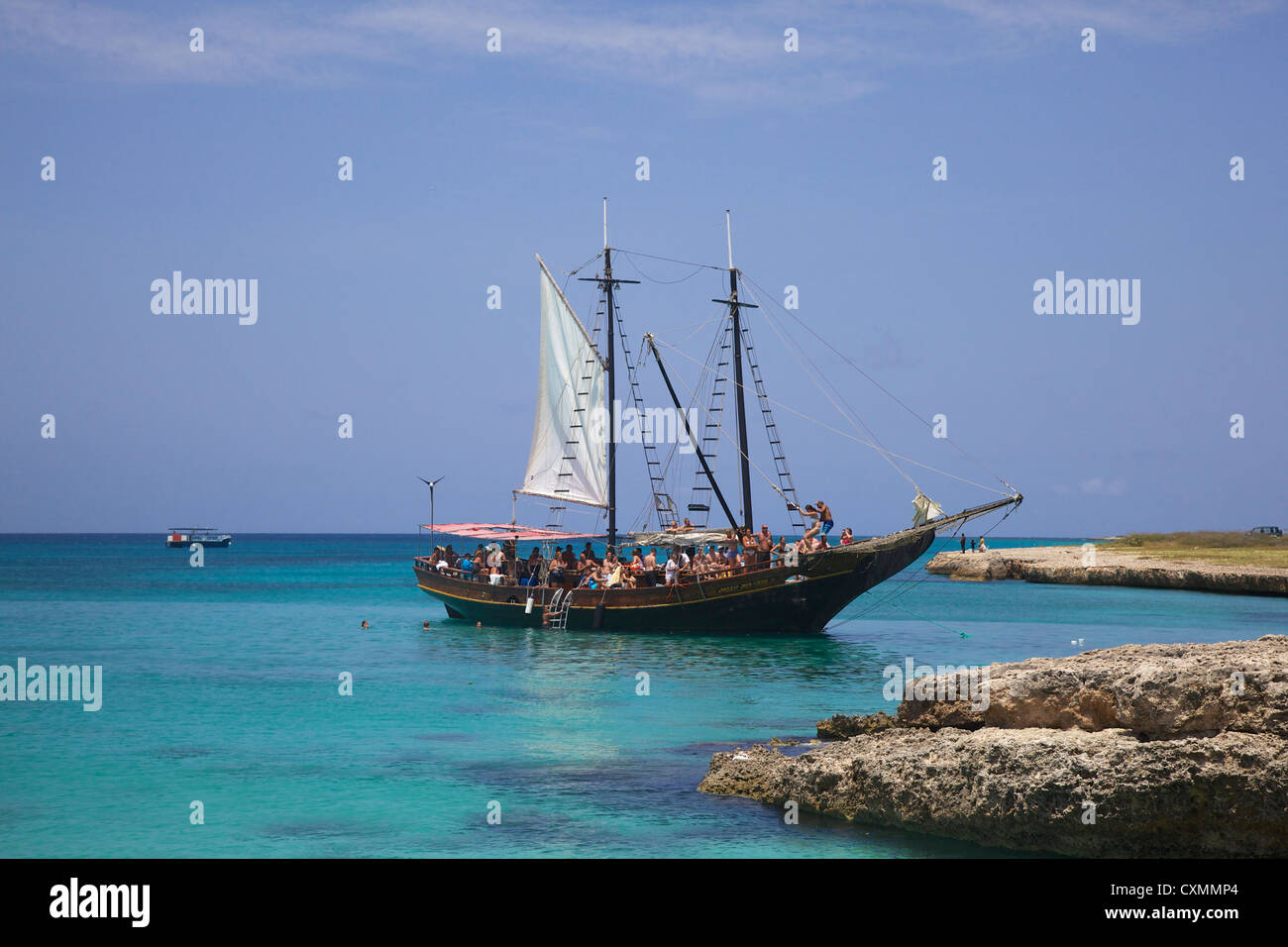 Pirates of the caribbean ship hi-res stock photography and images - Alamy