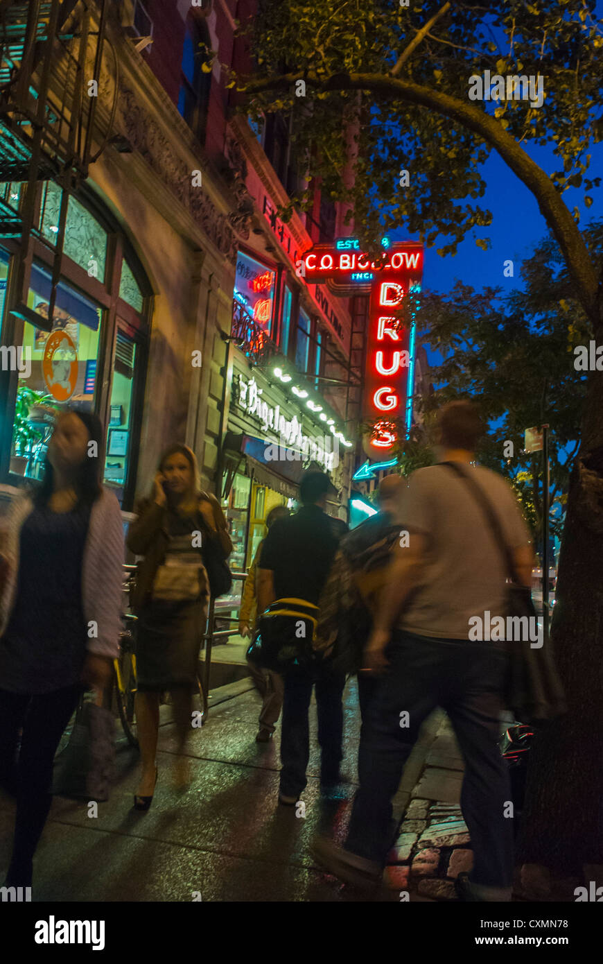 Pharmacy neon sign hi-res stock photography and images - Alamy