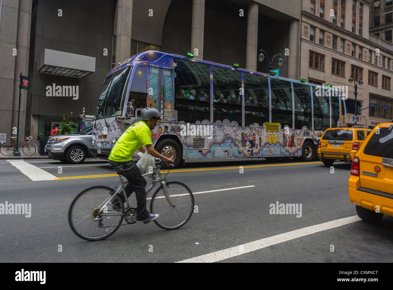 Midtown manhattan man cycling bus hi-res stock photography and images ...