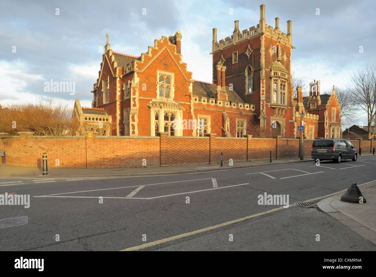 Castellated building hi-res stock photography and images - Alamy