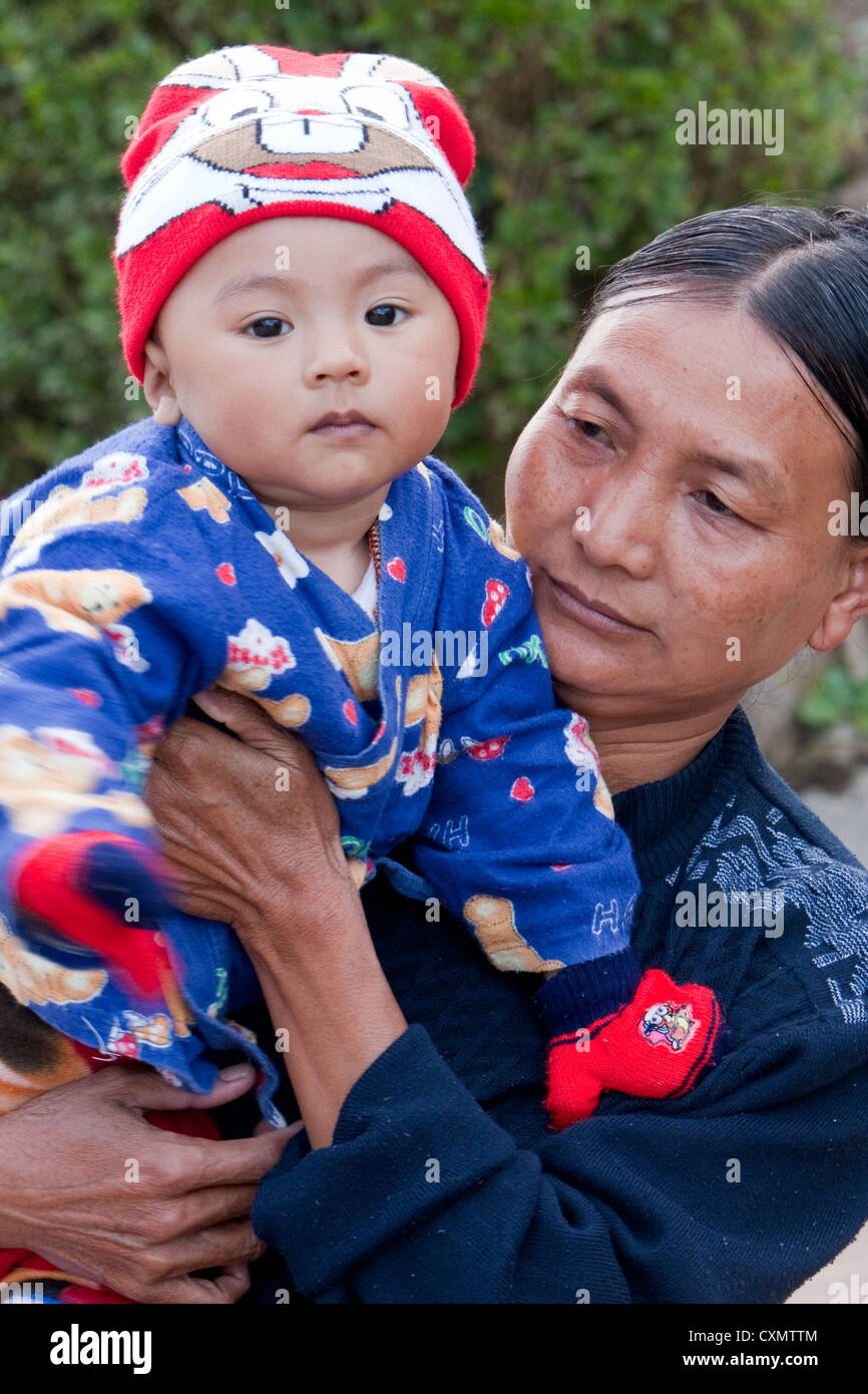 Myanmar, Burma, Kalaw. Burmese Mother and Little Boy Stock Photo - Alamy