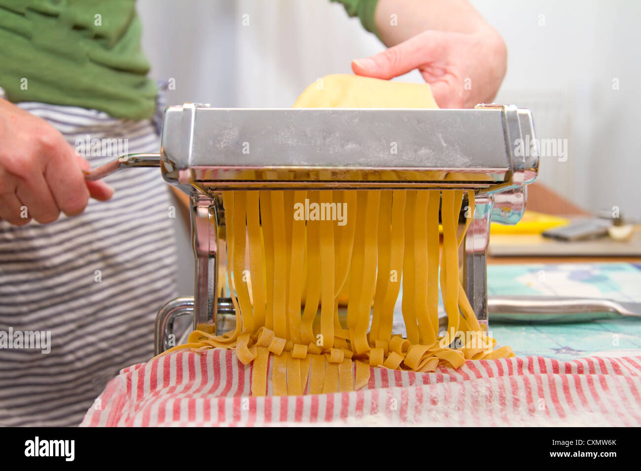 Tagliatelle manufacturing pasta machine hi-res stock photography and ...