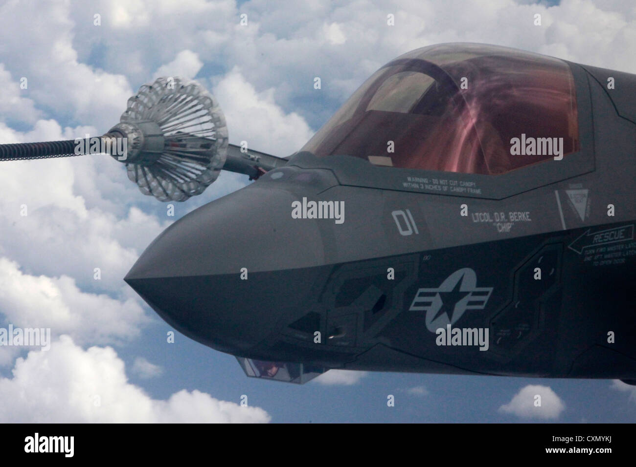 Aerial refueling hi-res stock photography and images - Alamy