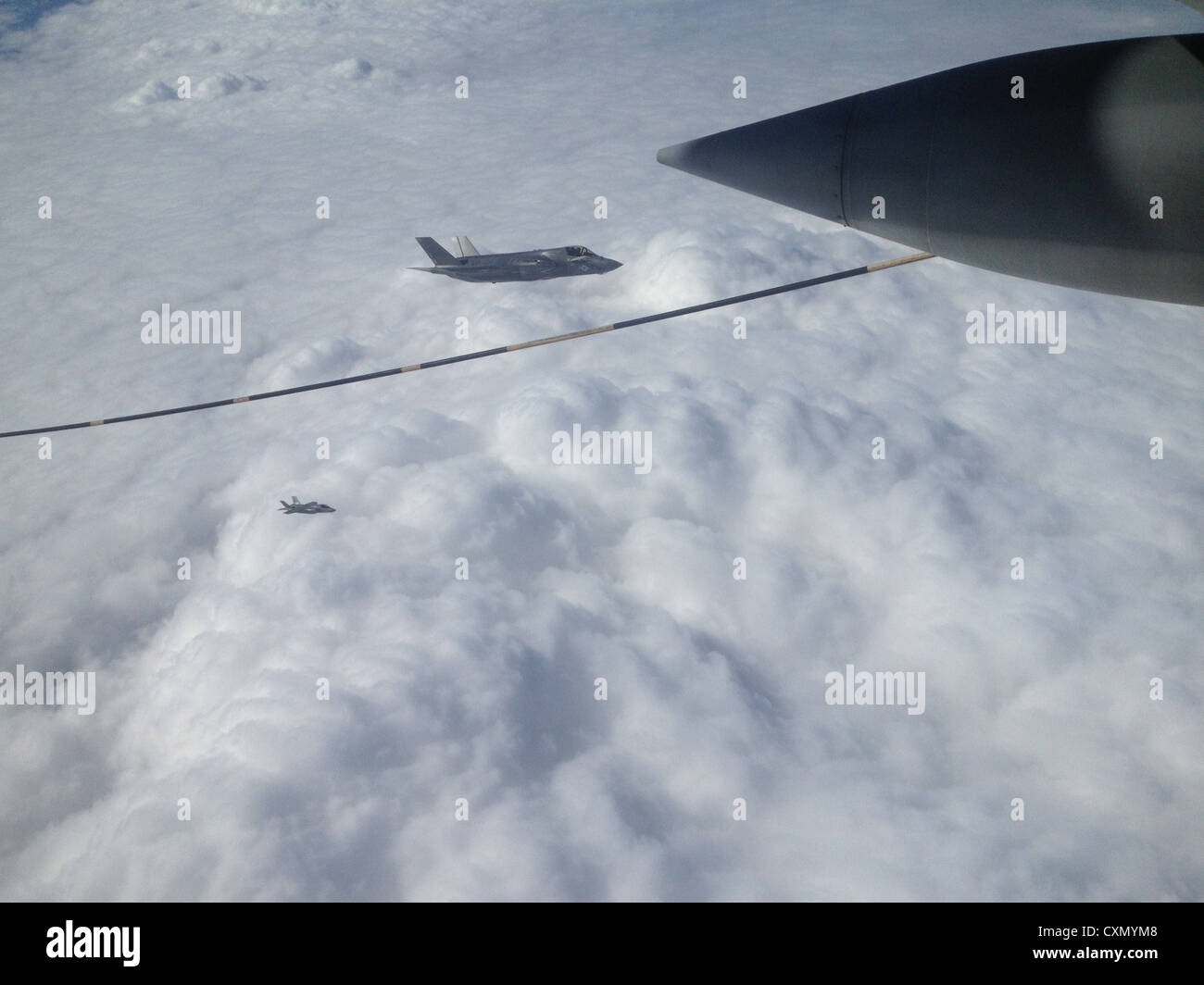 Aerial refueling point hi-res stock photography and images - Alamy