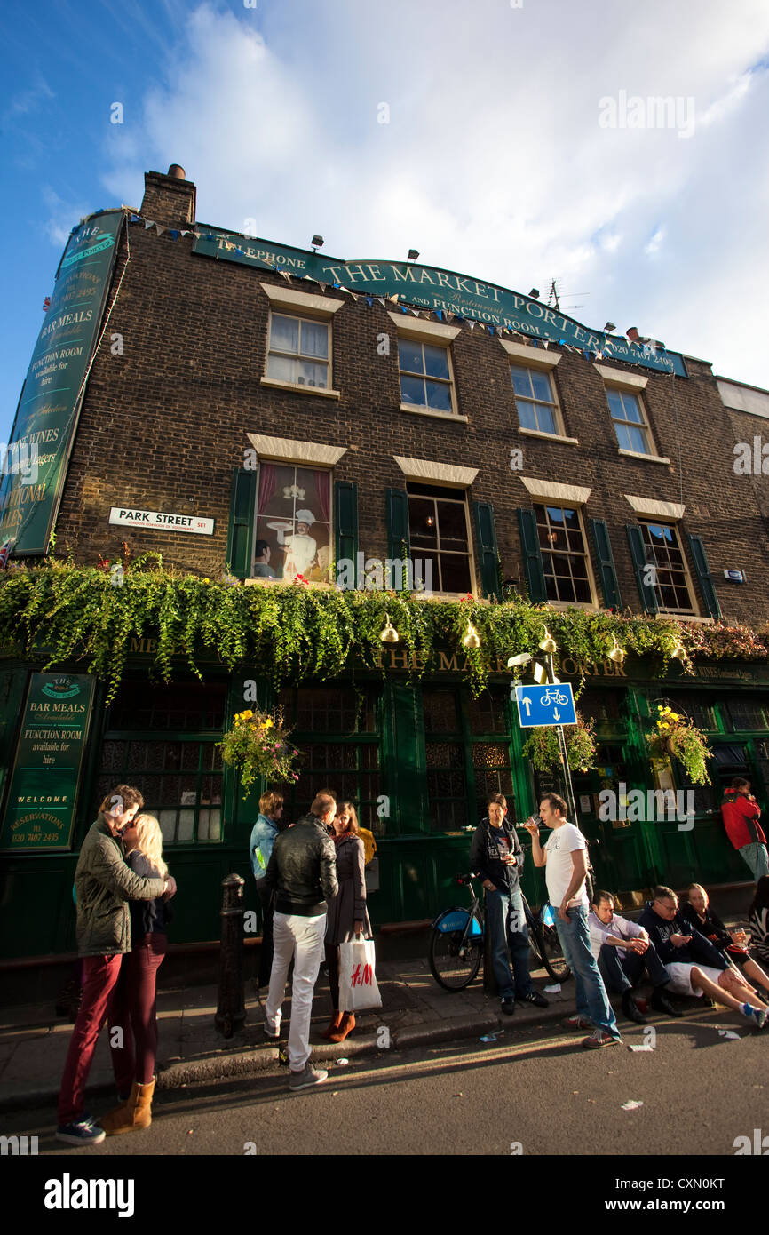 Market porter hi-res stock photography and images - Alamy