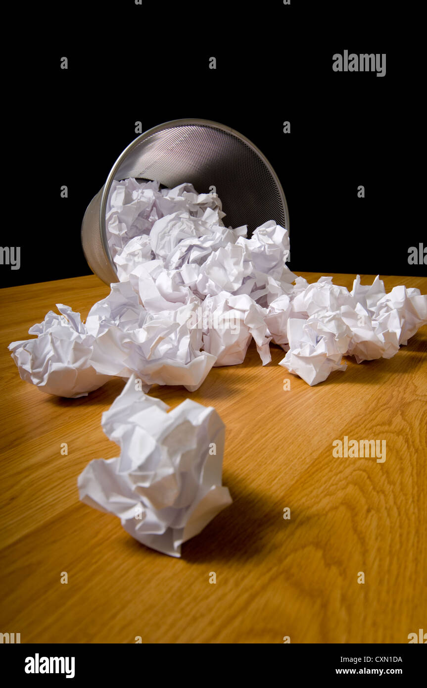 Spilled trash can hi-res stock photography and images - Alamy