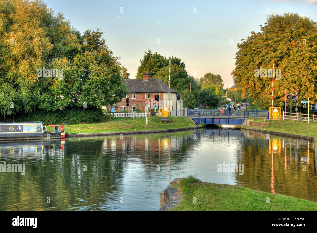 Padworth barge hi-res stock photography and images - Alamy