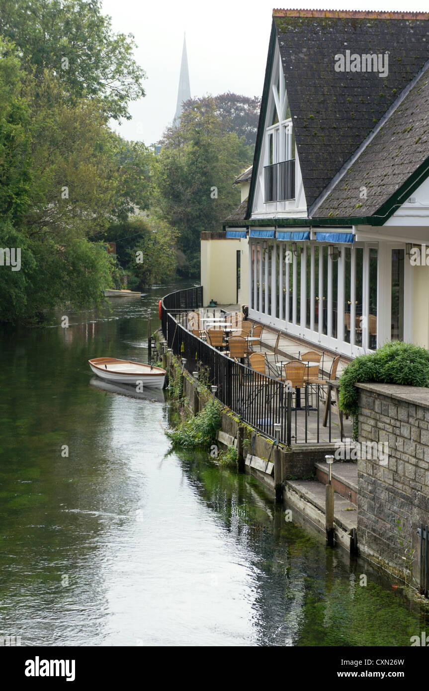 Pub next to river hi-res stock photography and images - Alamy
