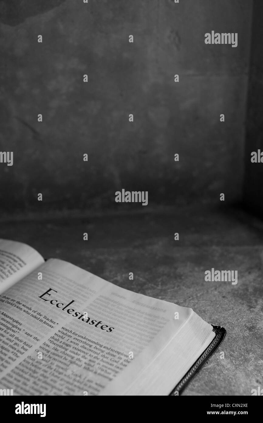 the open bible Stock Photo - Alamy