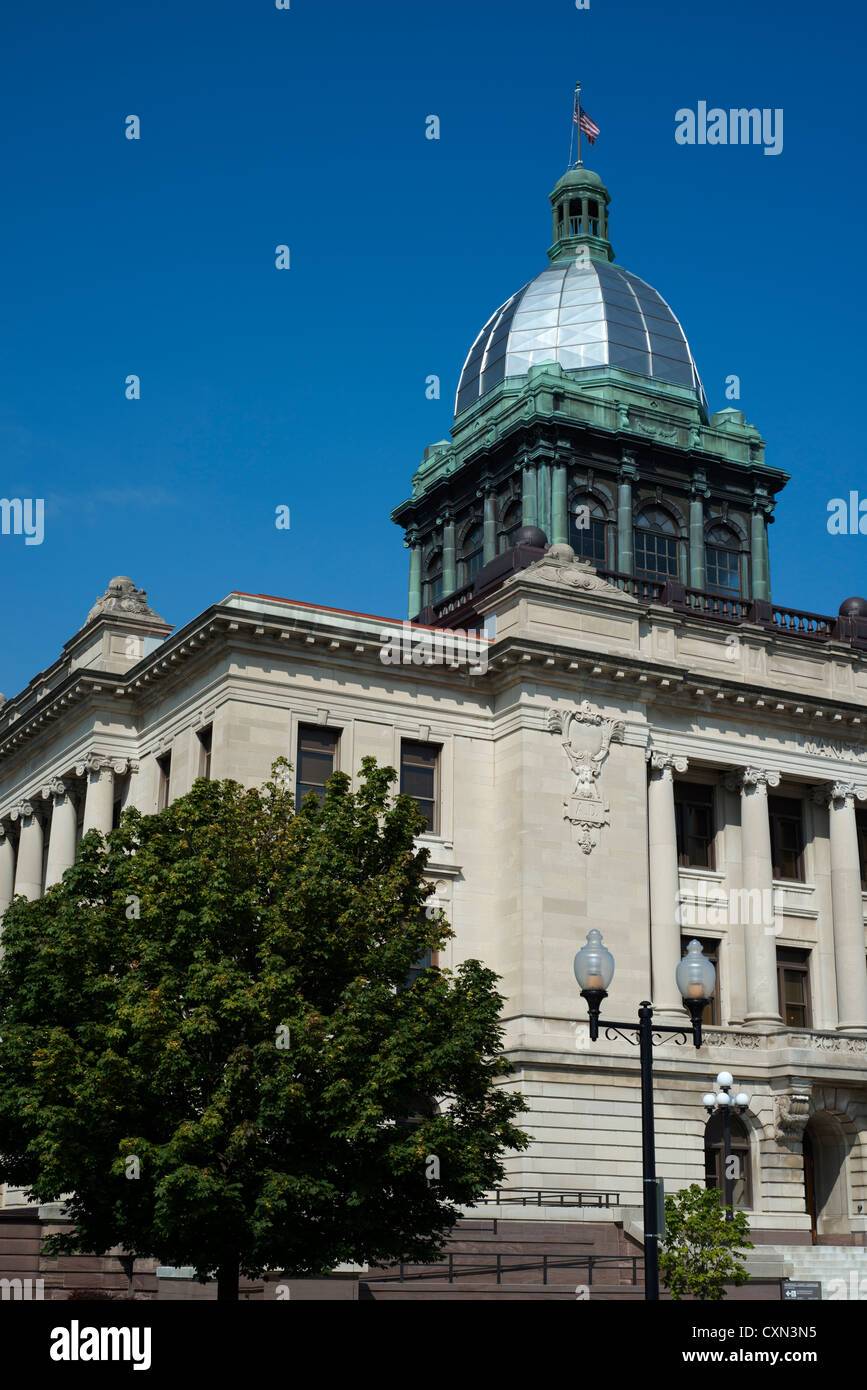 Manitowoc city hall on sunny hi-res stock photography and images - Alamy