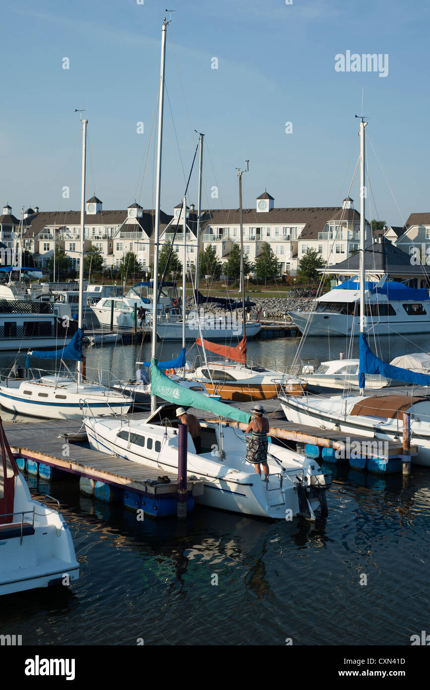 Luxury marina development hi-res stock photography and images - Alamy