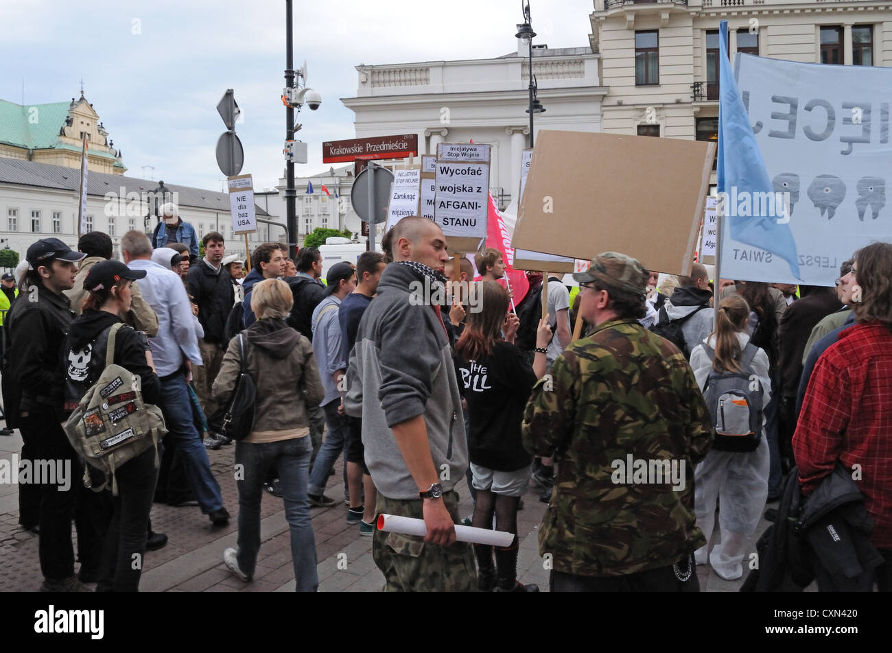 Protesters people banner hi-res stock photography and images - Alamy