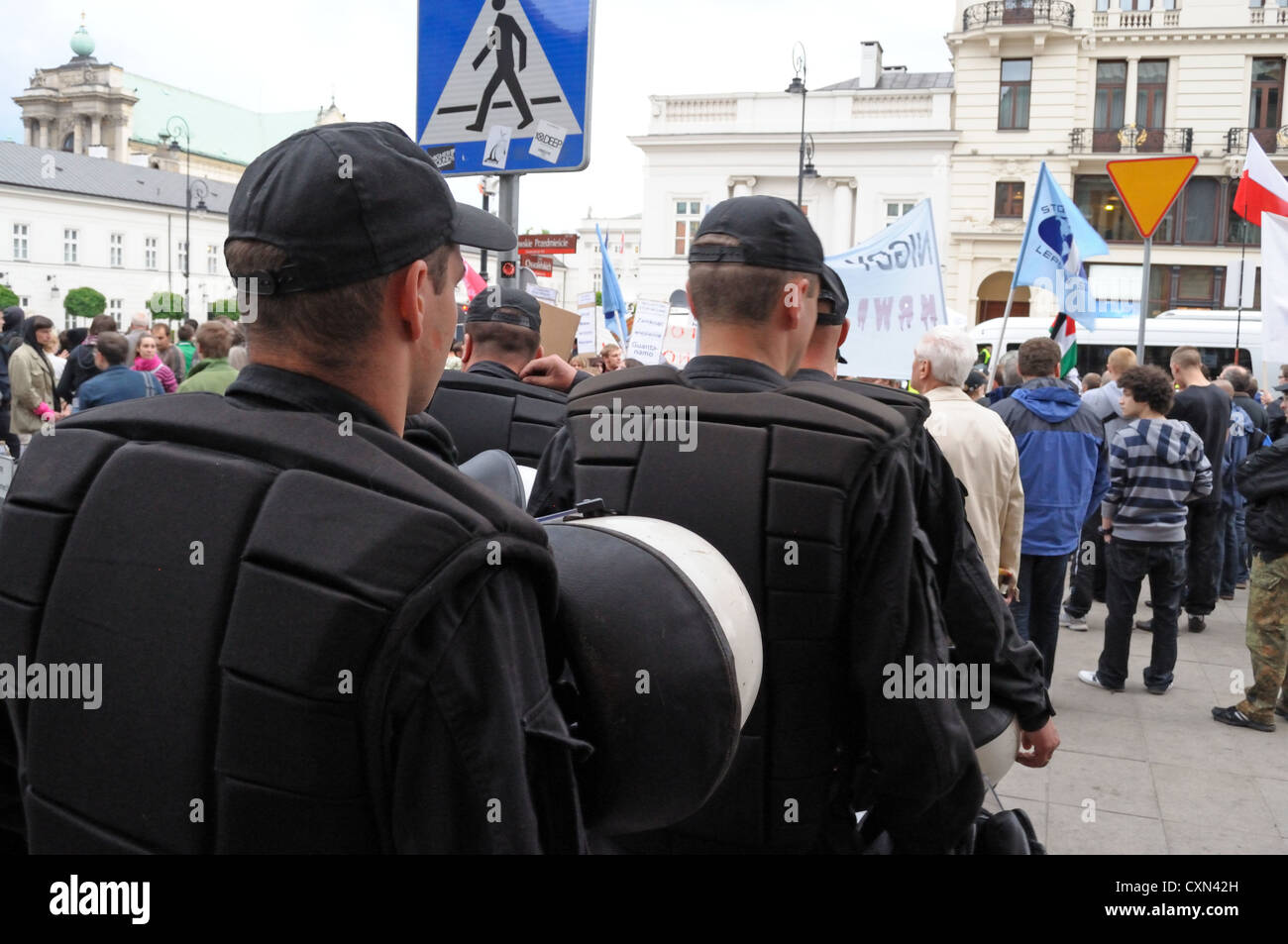 Riot prevention hi-res stock photography and images - Alamy