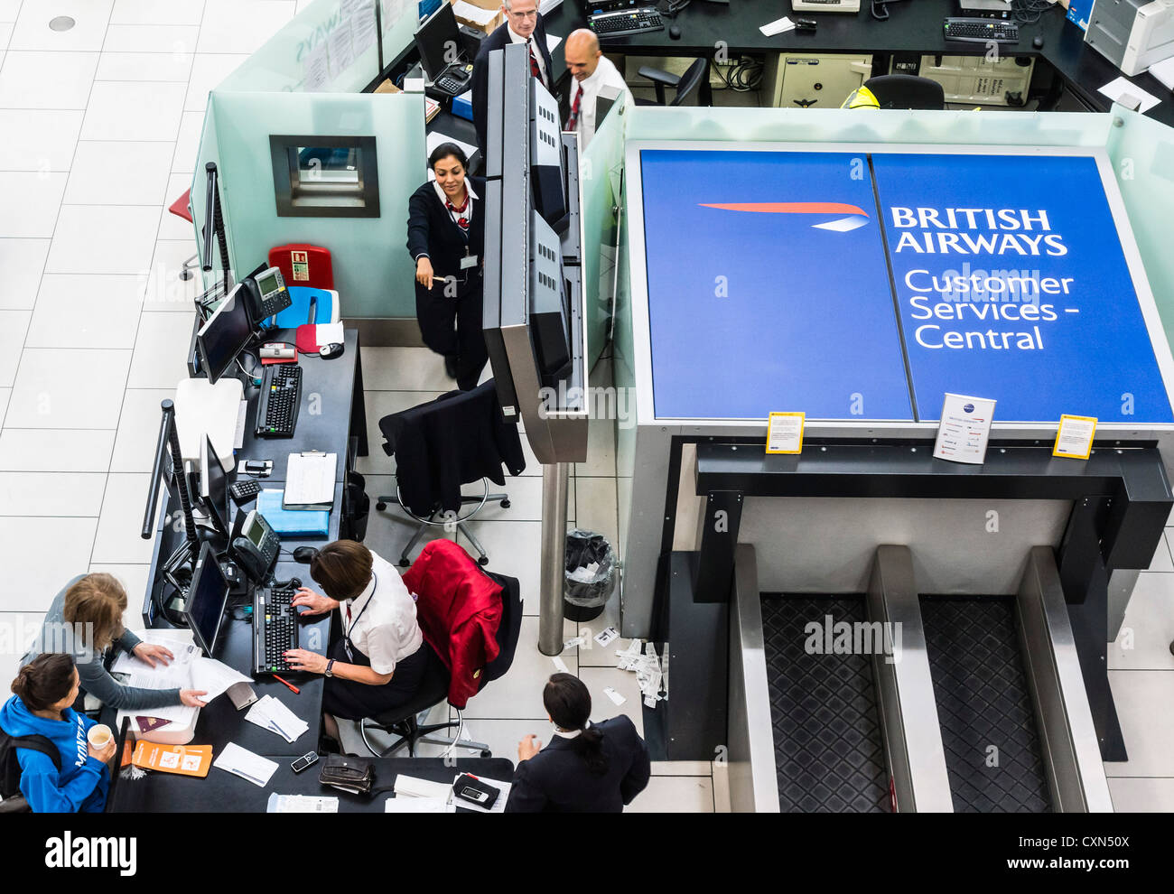 London Heathrow airport Terminal 5 departures - BA departures services ...
