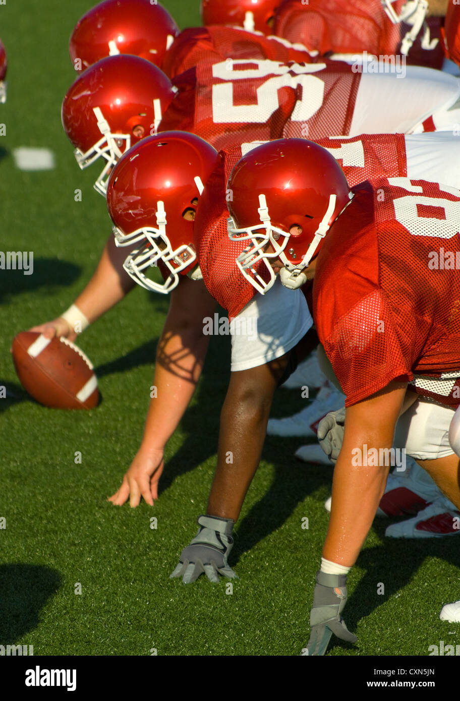 Offensive line hi-res stock photography and images - Alamy