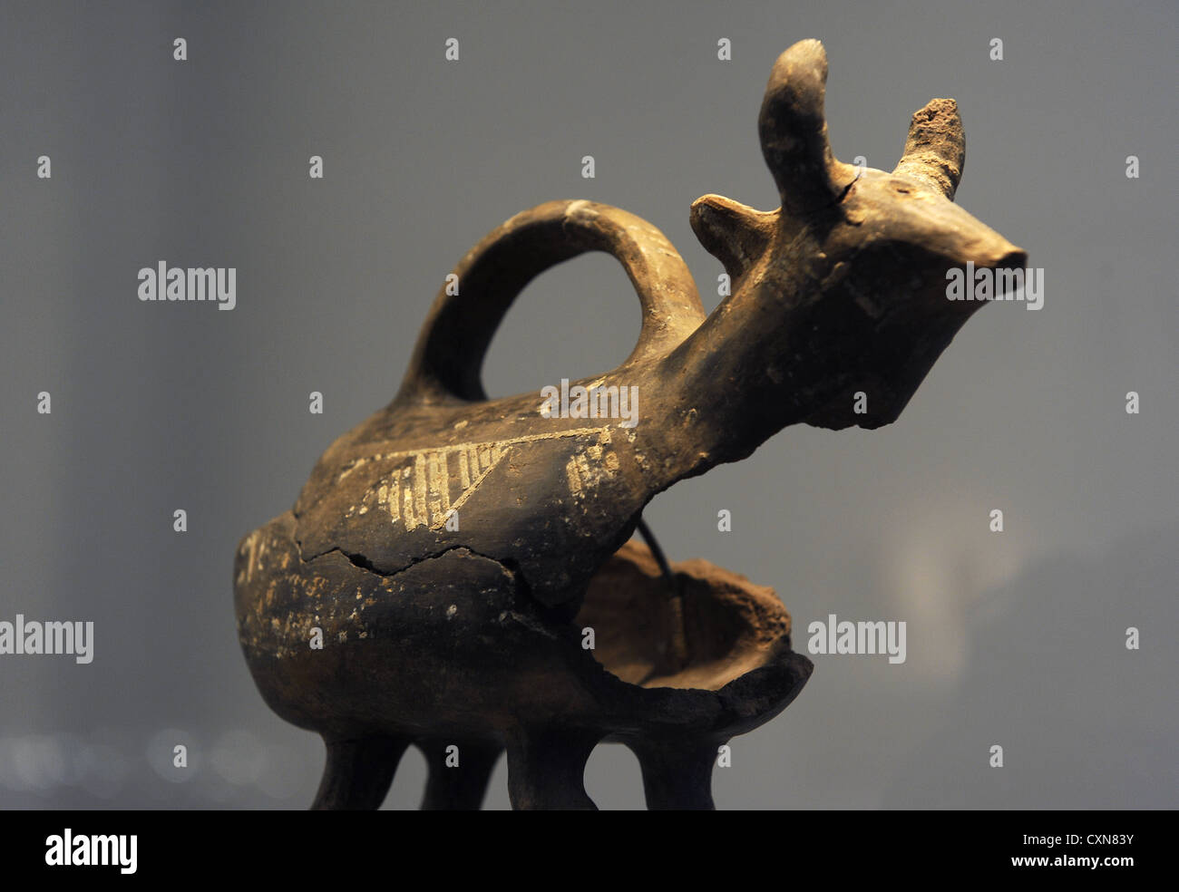 Etruscan pottery hi-res stock photography and images - Alamy