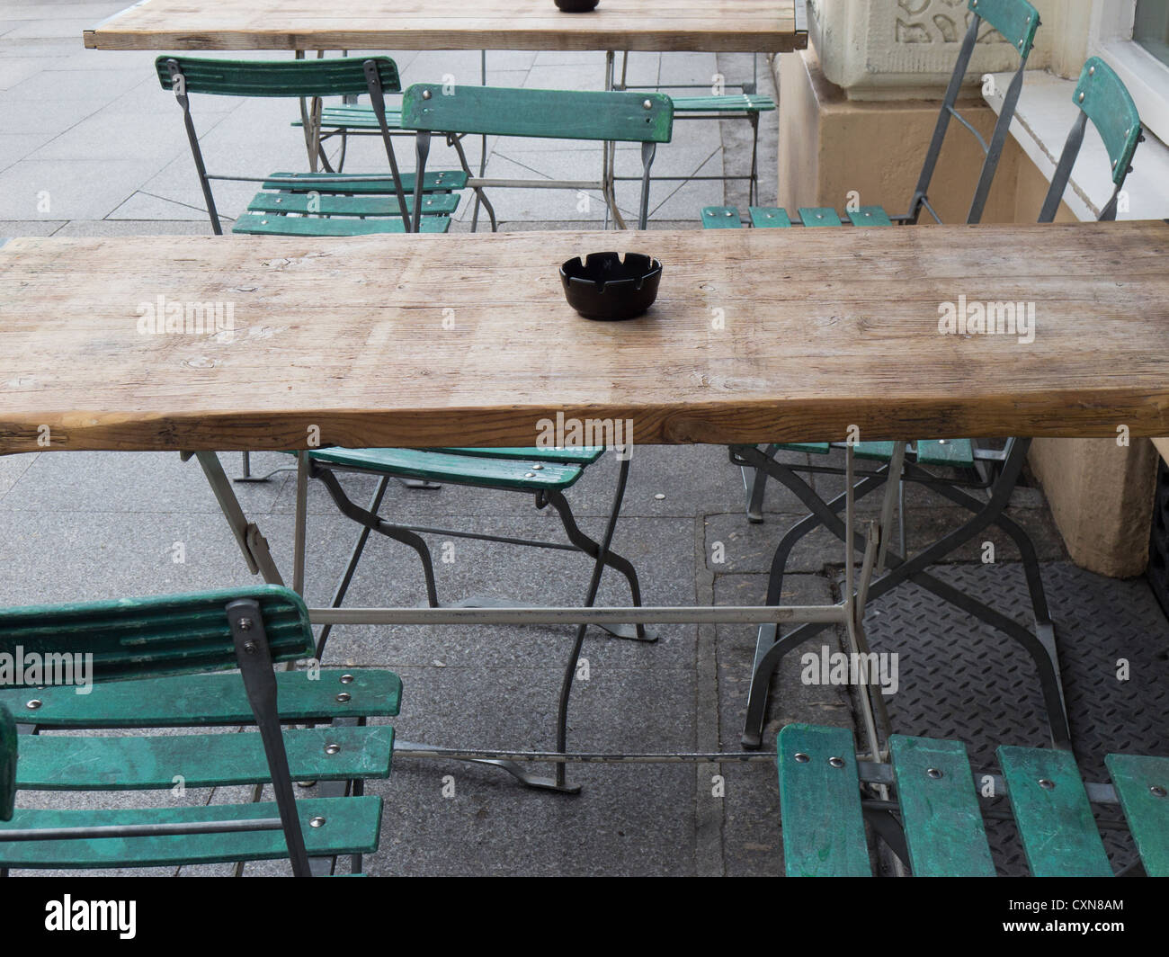 Pavement tables hi-res stock photography and images - Alamy