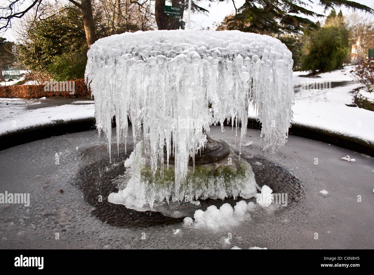 Frozen Fountain at Birmingham Botanical Gardens, Edgbaston, England ...