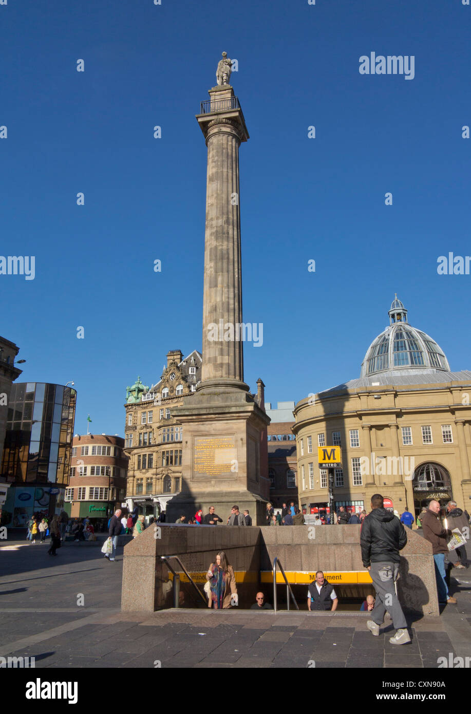 Monument to Earl Grey and Metro transport system entrance in Newcastle ...
