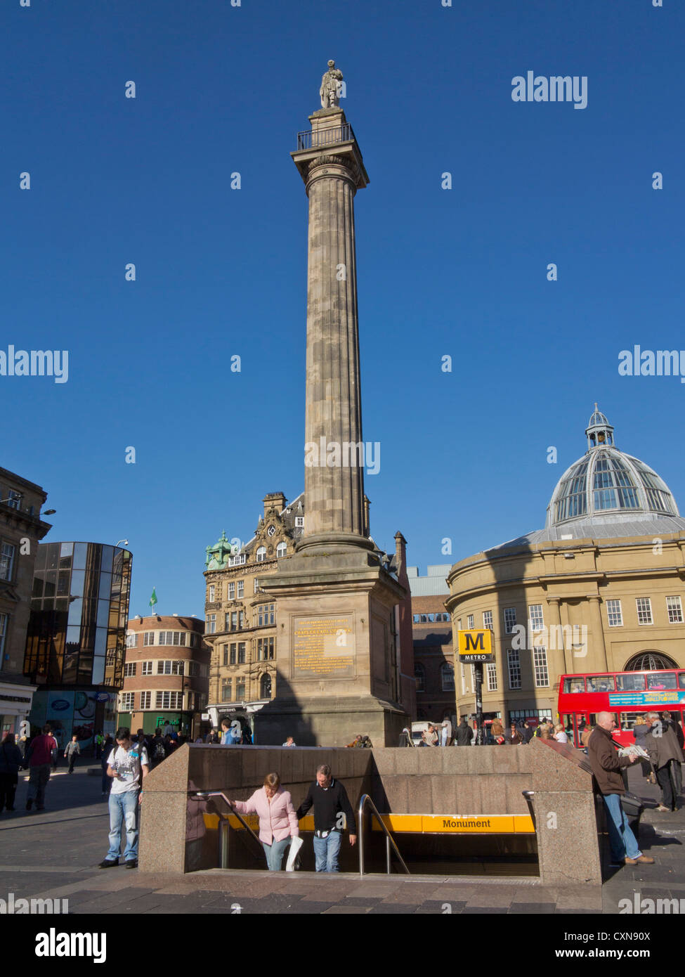 Monument to Earl Grey and Metro entrance in Newcastle-upon-Tyne ...