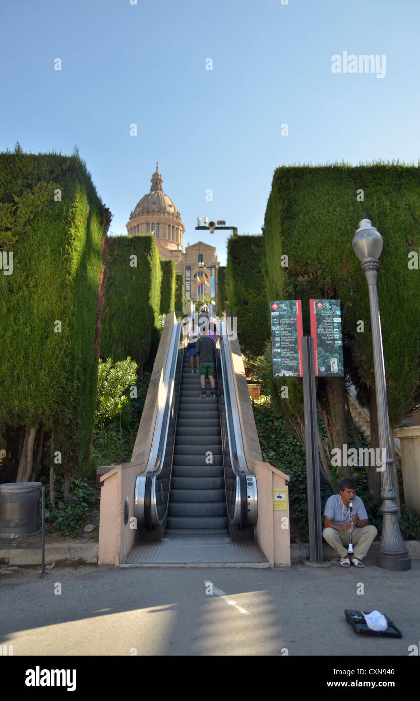 Busker music street hi-res stock photography and images - Alamy