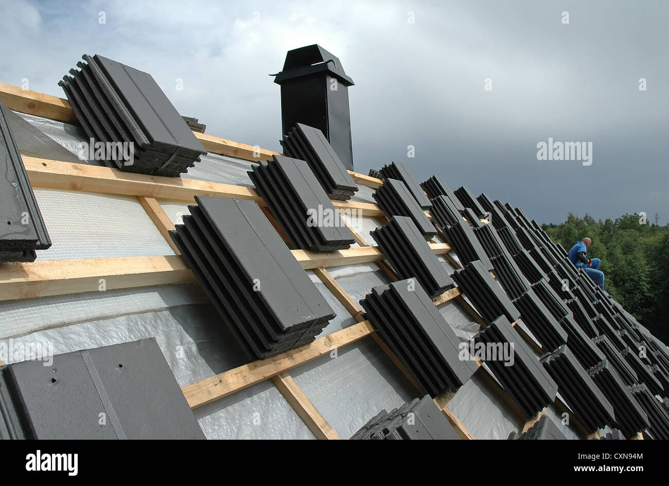 Man working on slate roof hi-res stock photography and images - Alamy