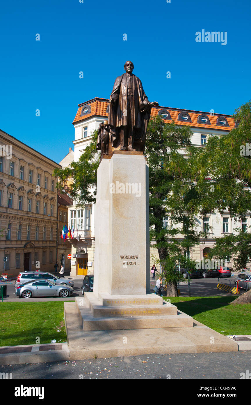 Wilson statue hi-res stock photography and images - Alamy